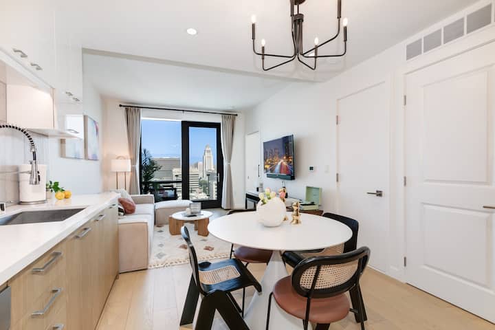 Dtla Luxe Breathtaking View 1bd W/private Balcony - Los Angeles, CA