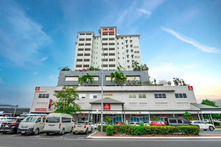Inner City Gem - Stunning Views - Cairns