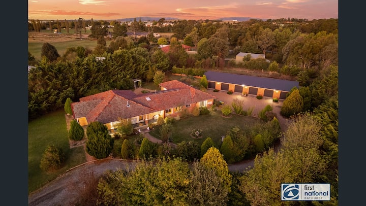 "Panoramic" Views At White Rock - Bathurst