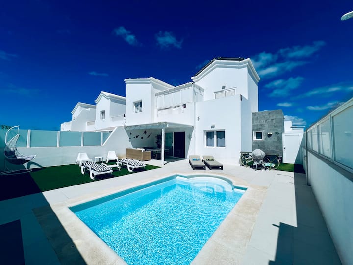 Lovely Villa Sanmar, Piscine Chauffée, Gym Privé - Yaiza