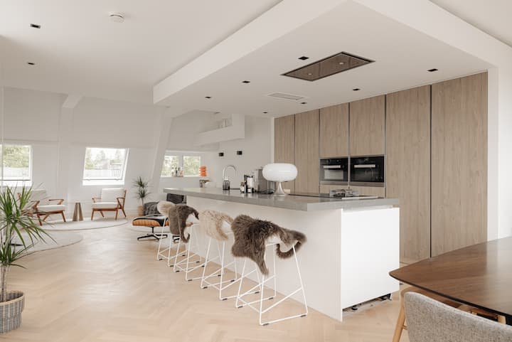 Newly Renovated Peaceful Penthouse - 암스텔벤