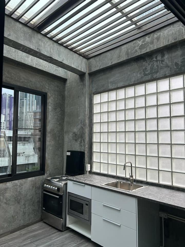 No Earthquake Effect Sv6 Rooftop @Main Silom Road - Bang Rak