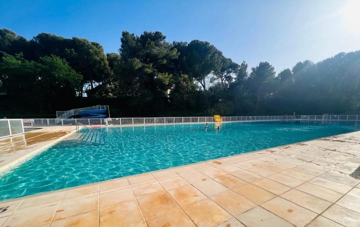 Dans Domaine De La Coudoulière - Sanary-sur-Mer