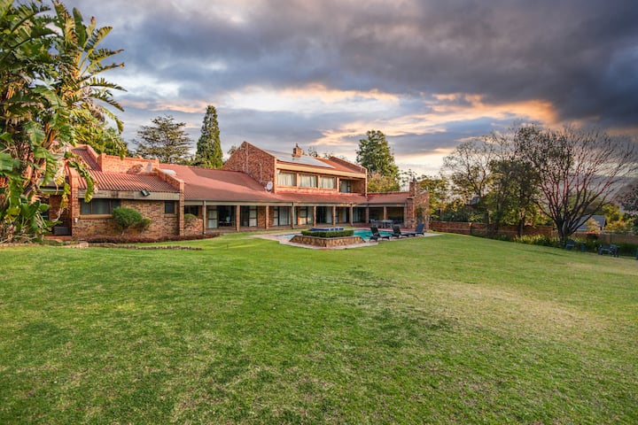 Bryanston Sandton Stays - Südafrika