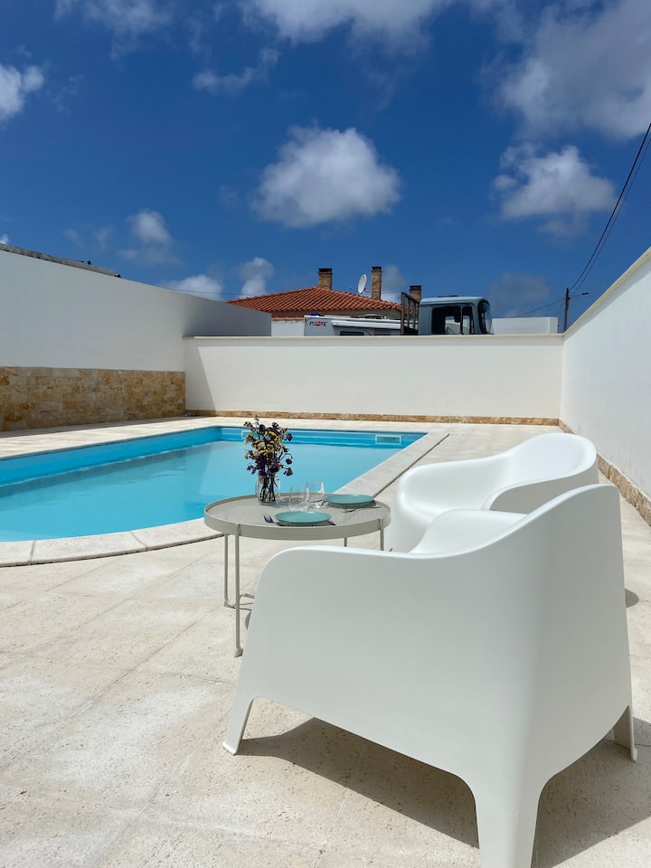 Charming Villa With Private Poll - Nazaré