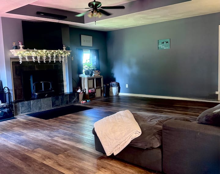 South Springfield Mo 4br | Gym, Wifi, Fenced Yard - Ozark, MO