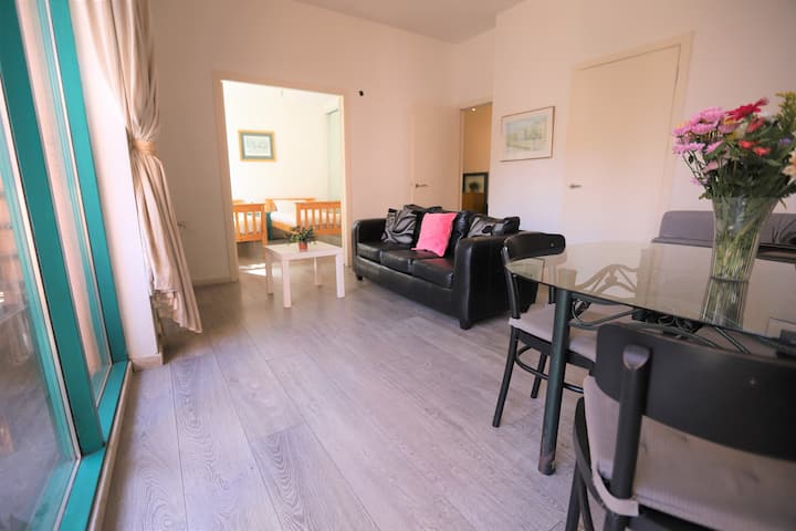 Central 2 Bed With Balcony - Dublin