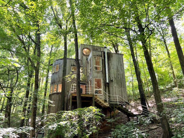 7 Miles To Downtown! Private Treehouse + Woods - Knoxville, TN