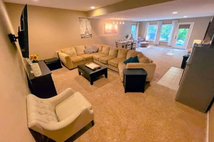 5 Min From Mu, Home Gym, Private Wood Views! - Columbia, MO