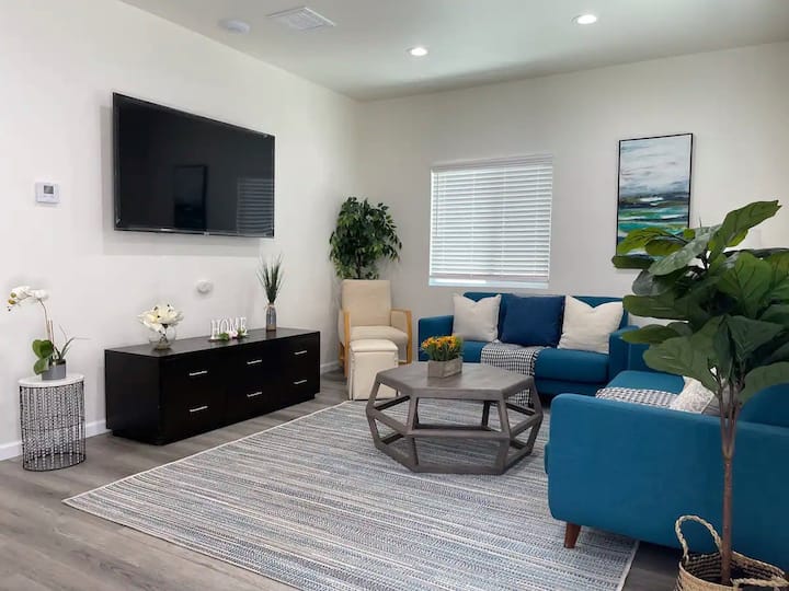 Sleek · Private Home · Near Disneyland! - Anaheim