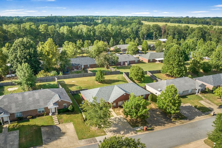 The Kick 6 | 6br/6ba Duplex • Sleeps 15 - Auburn, AL