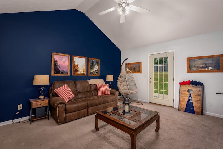 2 Bed/ 2 Bath Auburn Getaway! - Auburn, AL