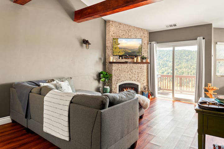 Cozy Cabin W/ Spectacular Lake View! - San Bernardino, CA