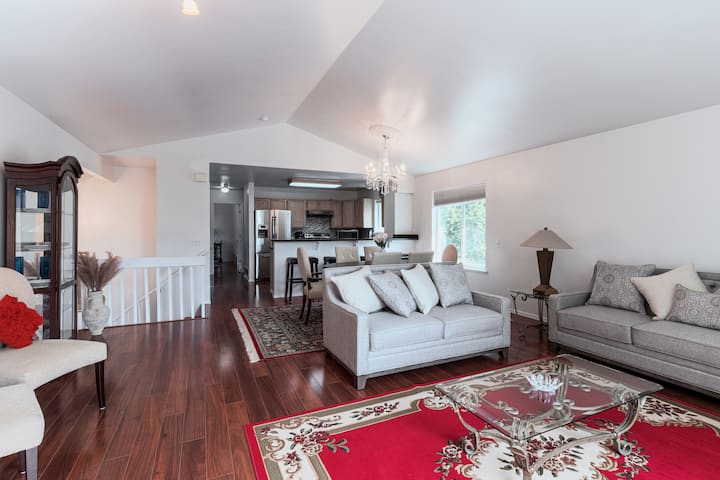 Cozy Alaskan Southside Anchorage Home - Anchorage
