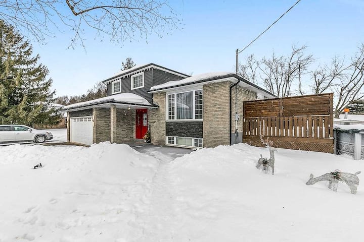 House With A Pool In Caledon - Hockley Valley, ON