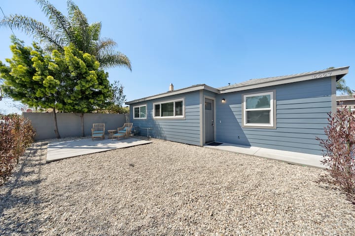 Two Homes On One Lot-sleeps 12, Perfect For Groups - Gardena, CA