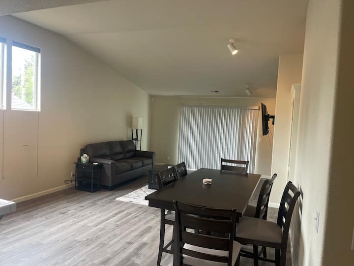 3bd/2bath Near Redwood Skywalk! - Sequoia Park Zoo, Eureka
