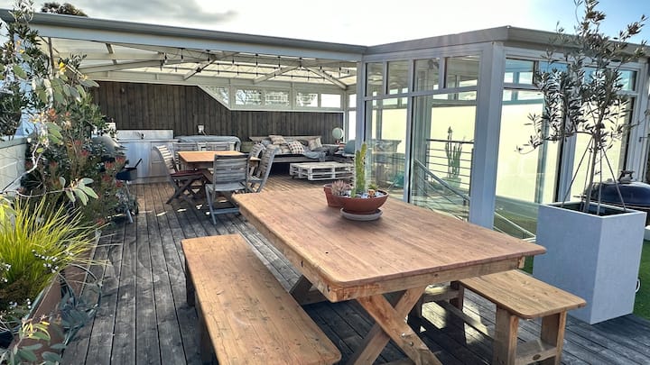 Charming Ironmonger's Cottage & Rooftop Oasis - Perth