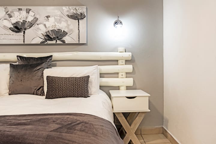 Studio | Always On | Work Or Relax | Near Airport - Edenvale