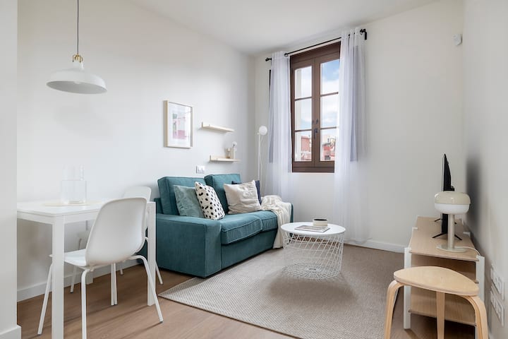 Charming 1 Bedroom Apartment Near Parallel - Barcelona