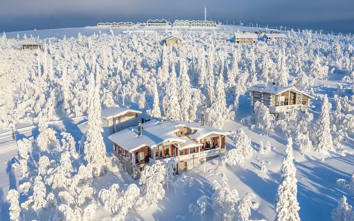 Kiisa B  Has 5 Bedroom One Of Which Is Aurora Room - Saariselkä