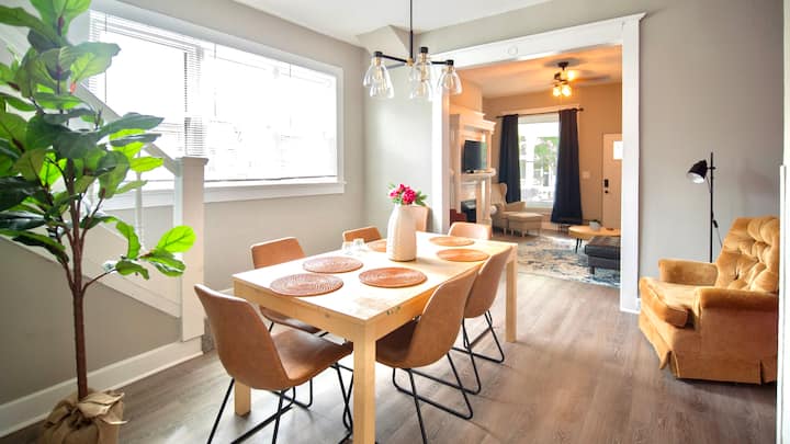 Spacious, Urban  Home With Downtown Skyline View - Indianapolis, IN