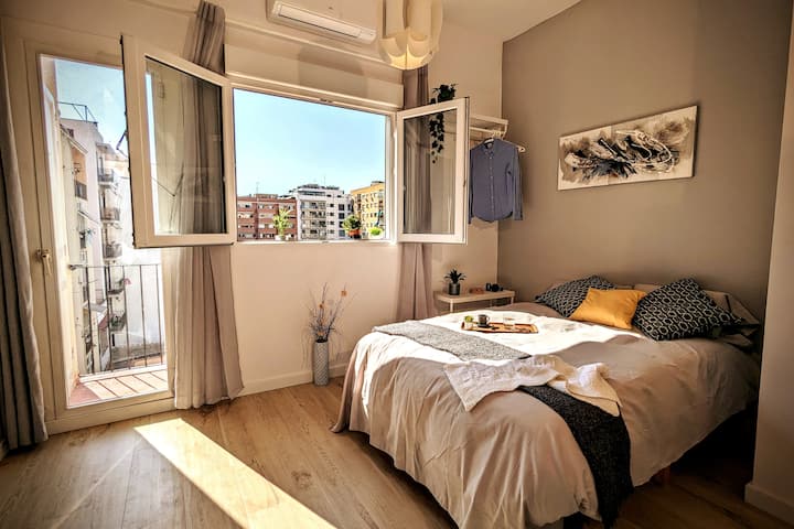 Bright Beachside Attic With Balcony - Alella