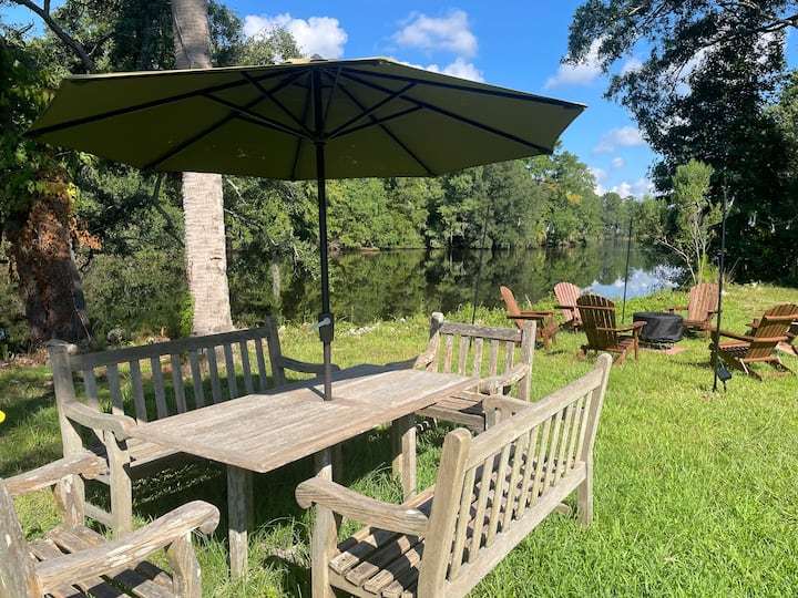 Updated Lakeside Retreat - チャールストン, SC