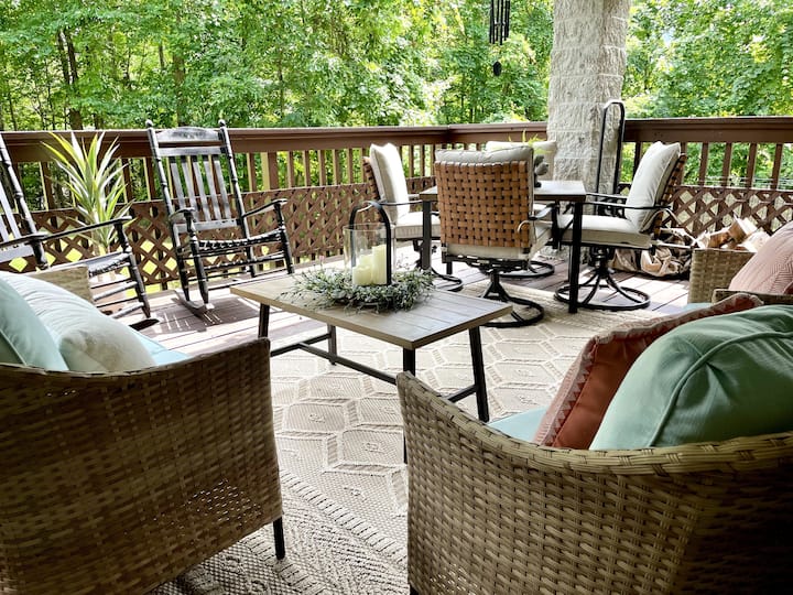 Extra Large Deck, Many Bear Sightings! - Gatlinburg, TN