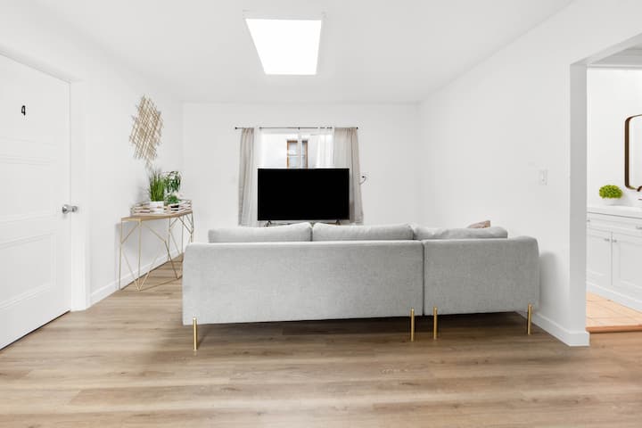 Hollywood 1 Bed/ Shared Bath #9 - Hollywood, CA