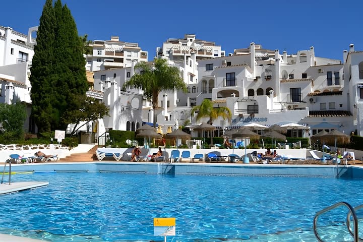 Velazquez Suite, Pueblo Evita - 베날마데나