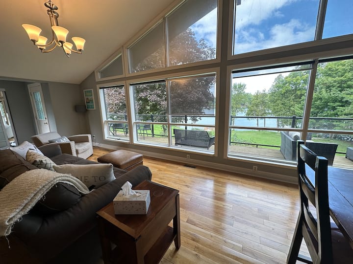 Waterfront Haven On Howe - Gananoque