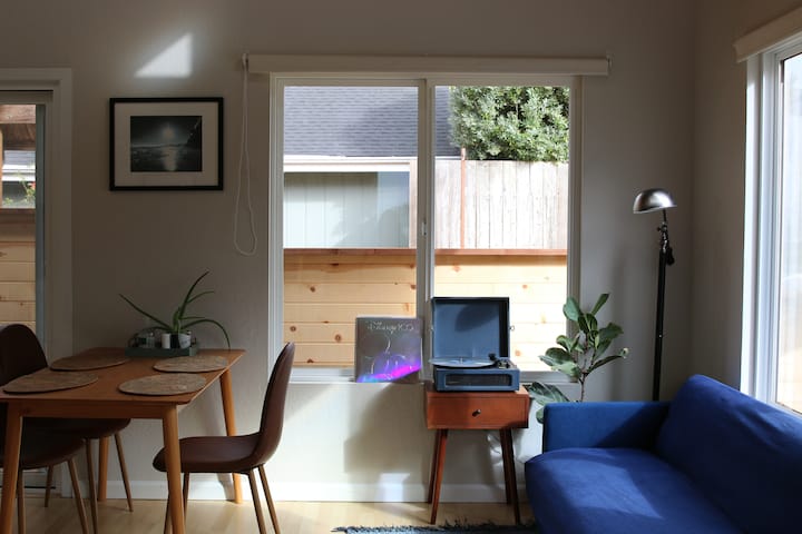 Montara Loft Private Guesthouse. Walk To Beach - Half Moon Bay, CA
