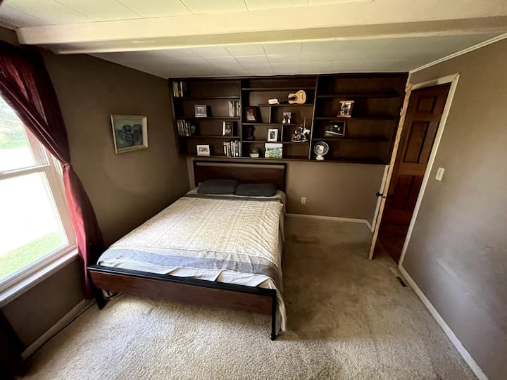 Country Home - Cedar Falls, IA