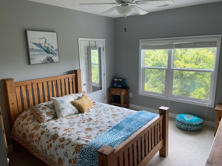 Private Room In Condo Close To Folly Beach! - Charleston, SC