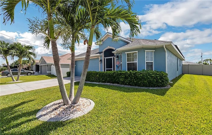 A Cape Luxury Retreat 3 Bed 2 Bath - Cape Coral, FL