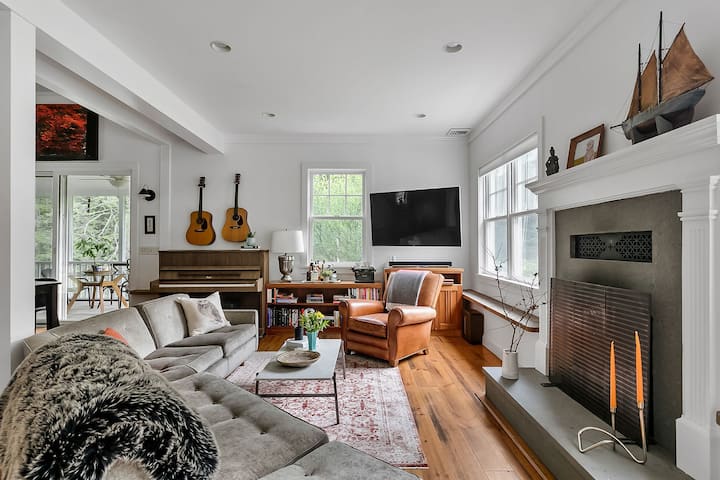Gorgeous Tranquil Cottage With Hot Tub & Stream - Woodstock, NY