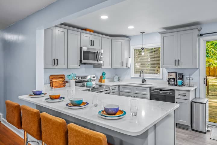 3 Bdrm Close To Downtown High Point & Dog Friendly - High Point, NC