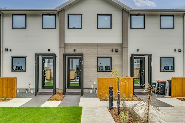 Breezy Beachside Haven | New Coastal Retreat - Christchurch