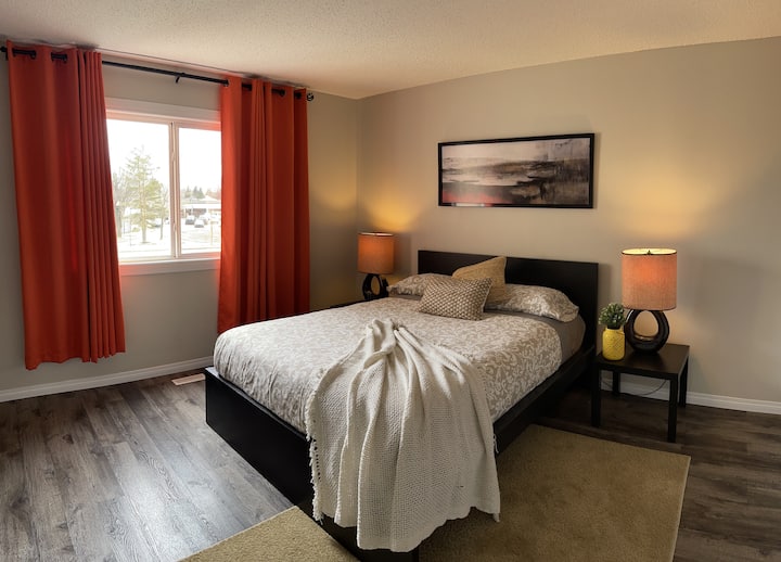 Spacious 4 Beds Crew Housing In Se Edmonton - Edmonton
