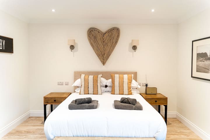 Fig Tree At Hideaway Cottages Manorbier, Tenby - Manorbier