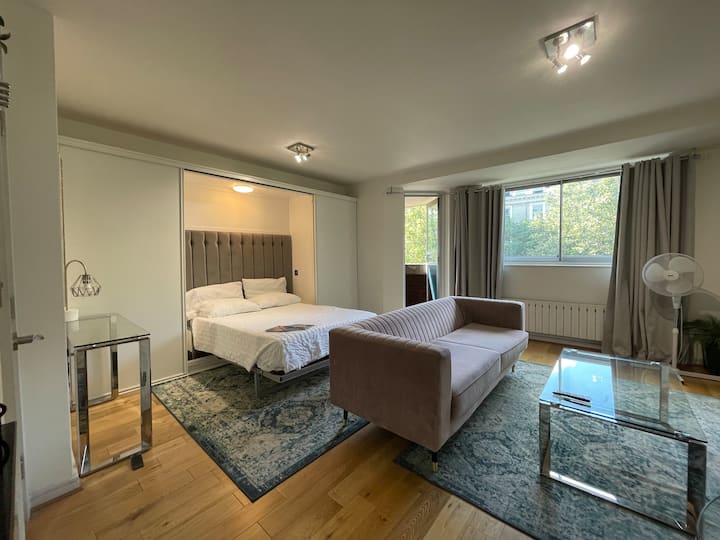 Stylish Central Studio - Chelsea