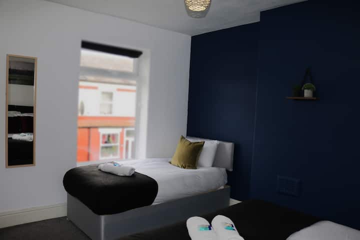 Spacious | Close To Centre | 1 Min From Hospital - Warrington
