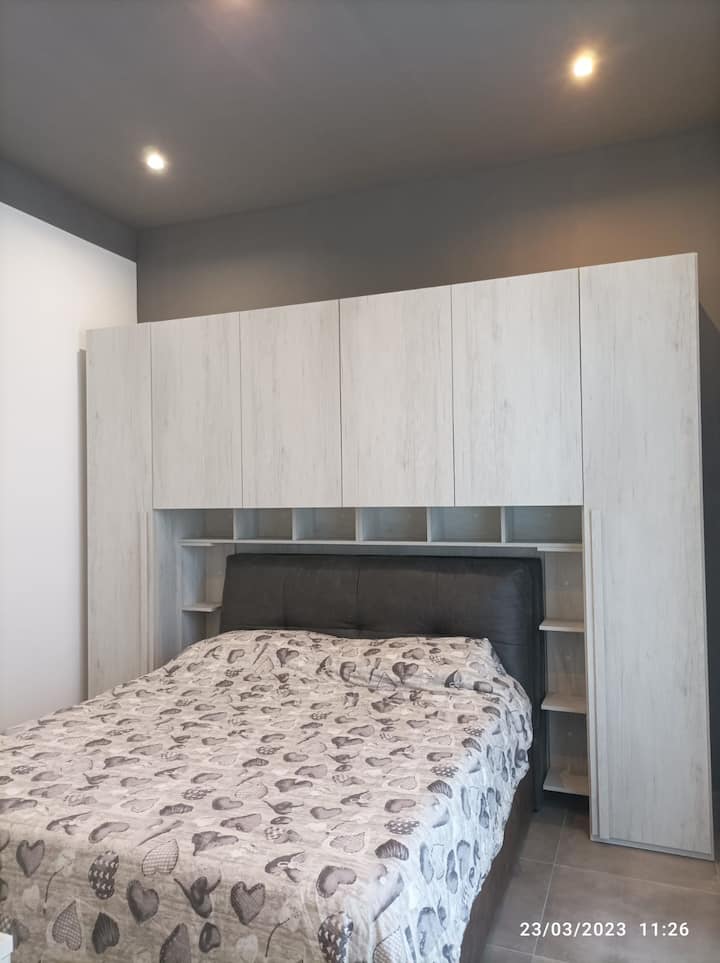 Stanza Privata  Con Letto Matrimoniale In Appartam - Foggia