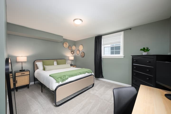 Stylish 1br/1ba In Desirable Del Ray Neighborhood - Alexandria, VA