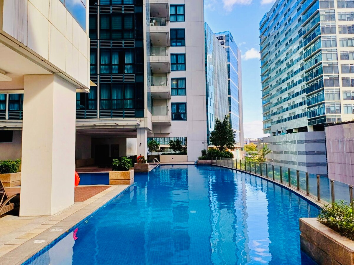 Uptown BGC Luxury Condo, Pool & Wi-Fi - Suite 11 - Condominiums for ...