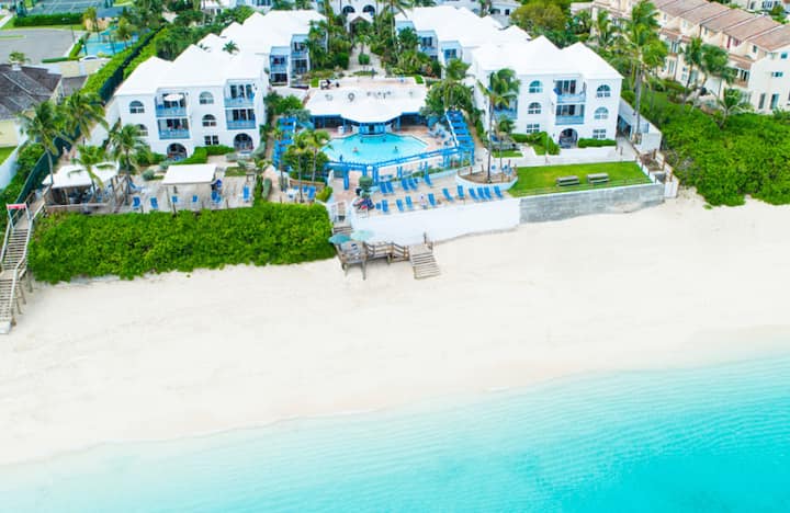 2-bedroom Prime Oceanfront Villa - Nassau