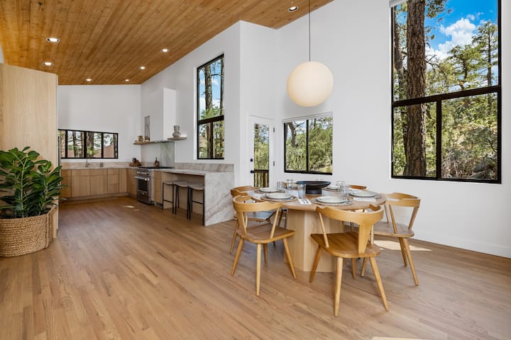 Prescott Treehouse. Luxe 4br/3ba Home. Sleeps 10 - Prescott, AZ