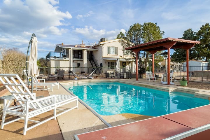 Elegant 5br Home W/pool Table - Albuquerque, NM