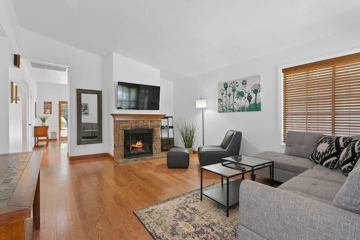 Newly Renovated 2+2 Near Summerlin & Close To All - Las Vegas, NV